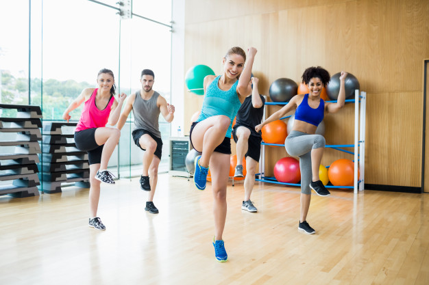 Séance de fitness sur mesure avec un coach sportif personnel