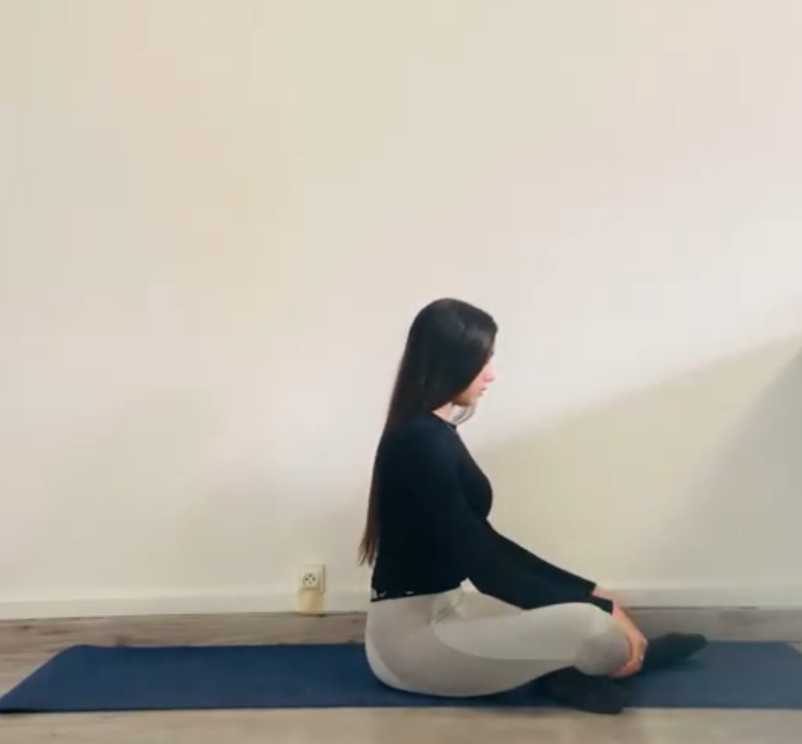 La posture du fœtus ou Garbhasana, progressez rapidement