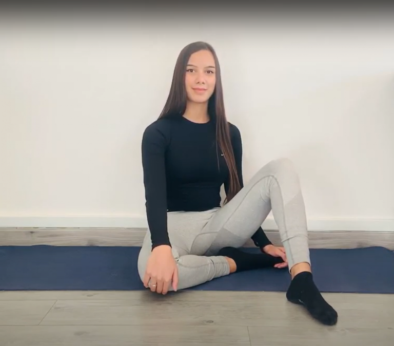 La posture du héros ou Virâsana Guptâsana : démonstration