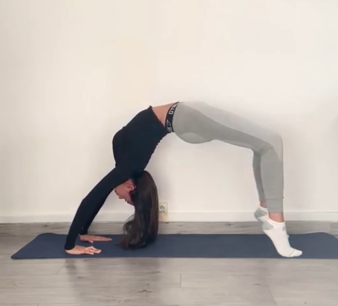 La posture du pont ou Chakrasana, progressez rapidement