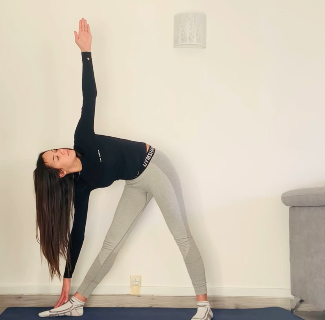 Posture du triangle ou Trikonasana : apprenez-la facilement