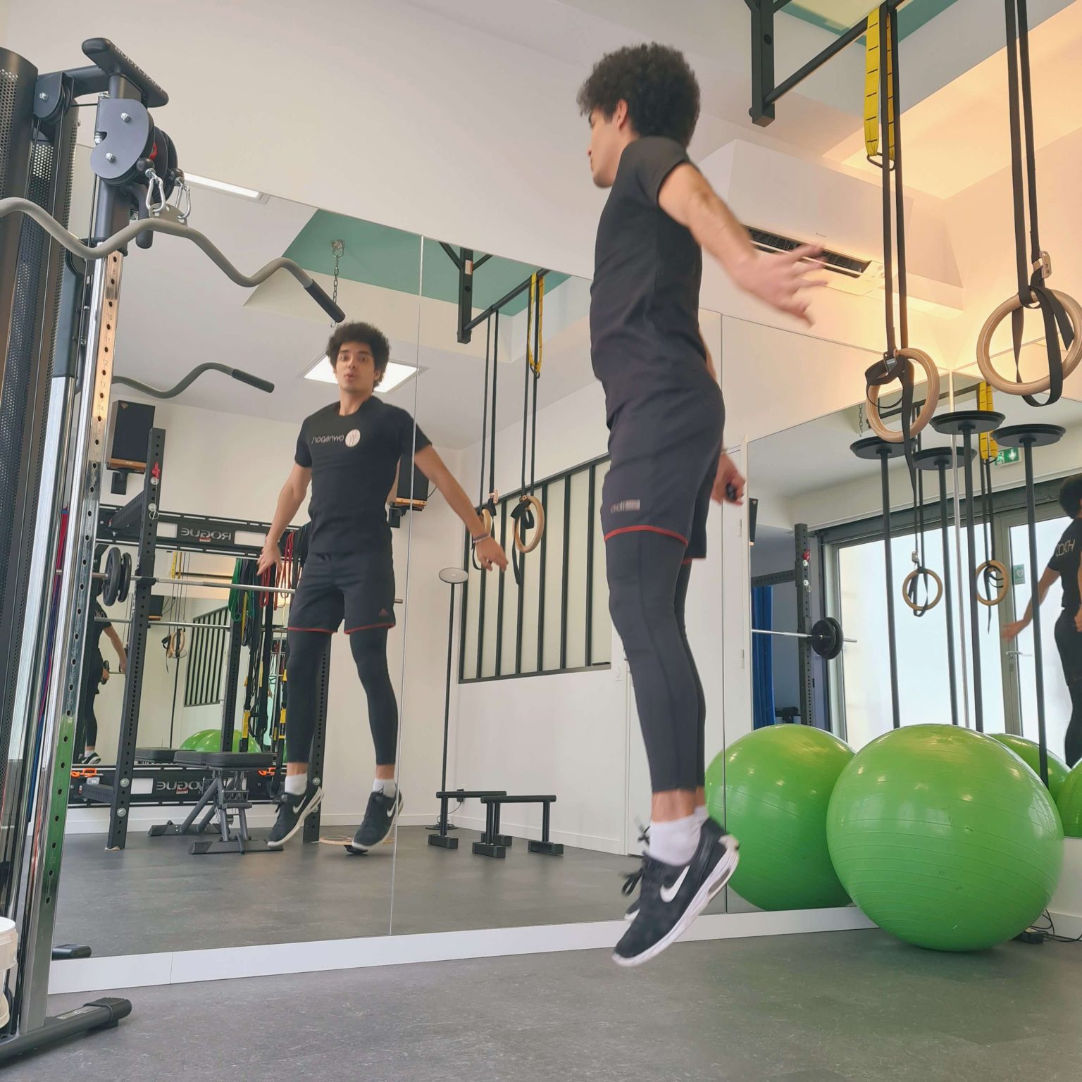 Jump Squat, l'exercice cardio pour des jambes dessinées et explosives
