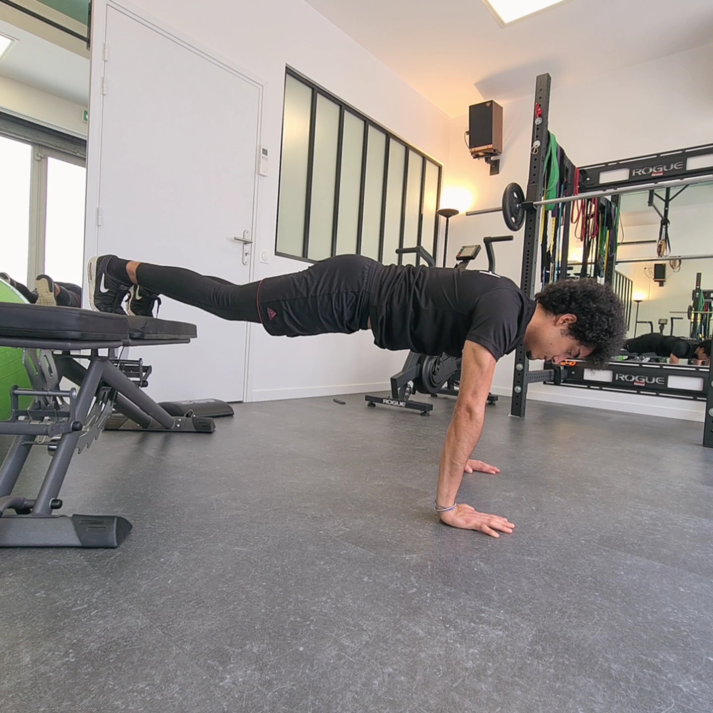 Pompes déclinées, la version destinée à muscler le haut de vos pecs