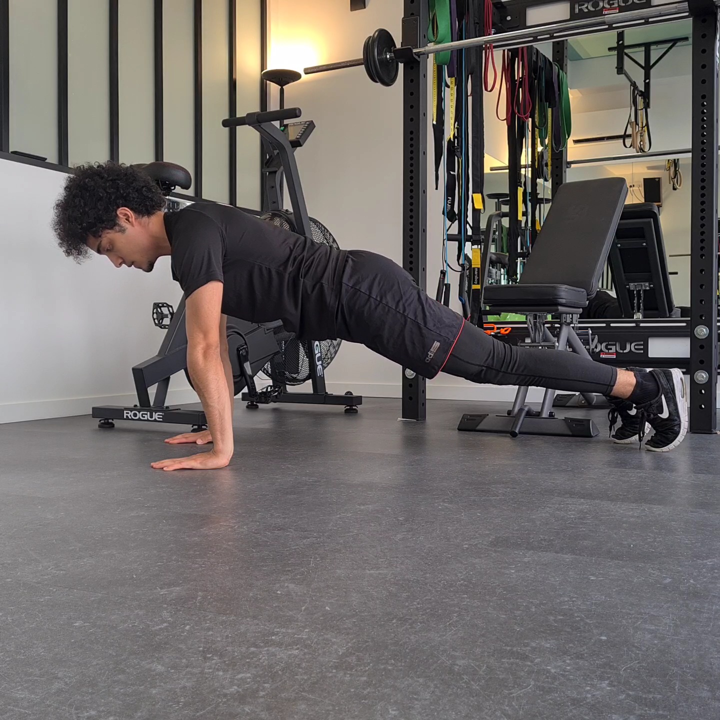 Pompe spiderman, variante intéressante pour muscler le haut du corps