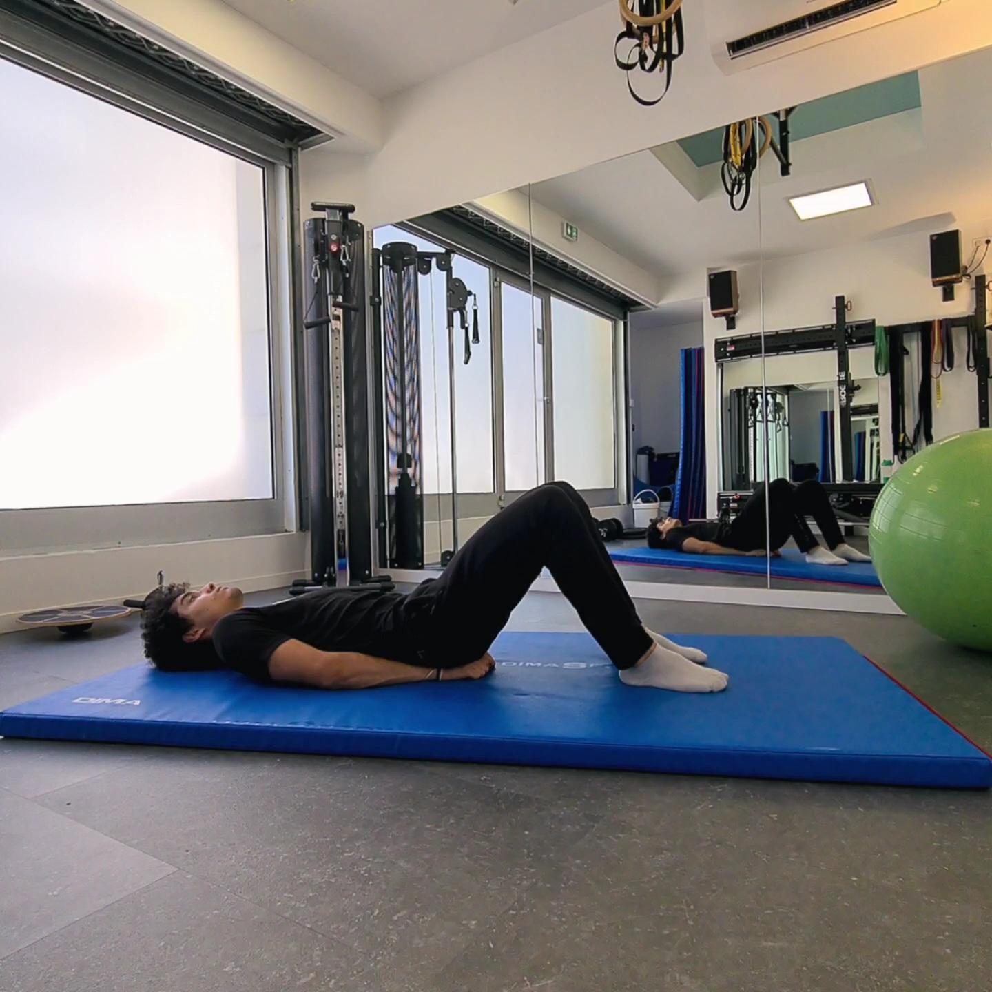 Flutter Kicks : gainez vos abdominaux avec un personal trainer