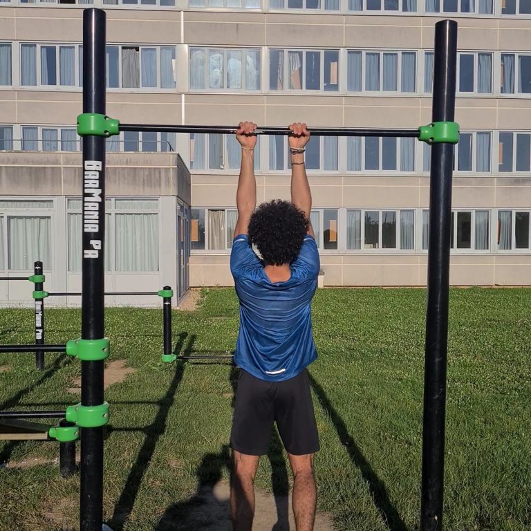 Traction supination : un mouvement complet pour le haut du corps