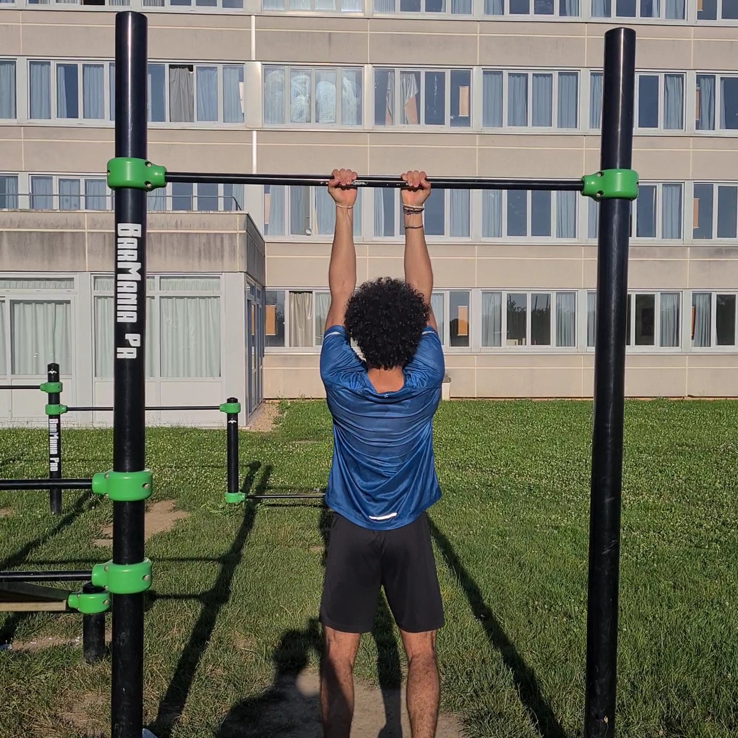 Traction supination : un mouvement complet pour le haut du corps